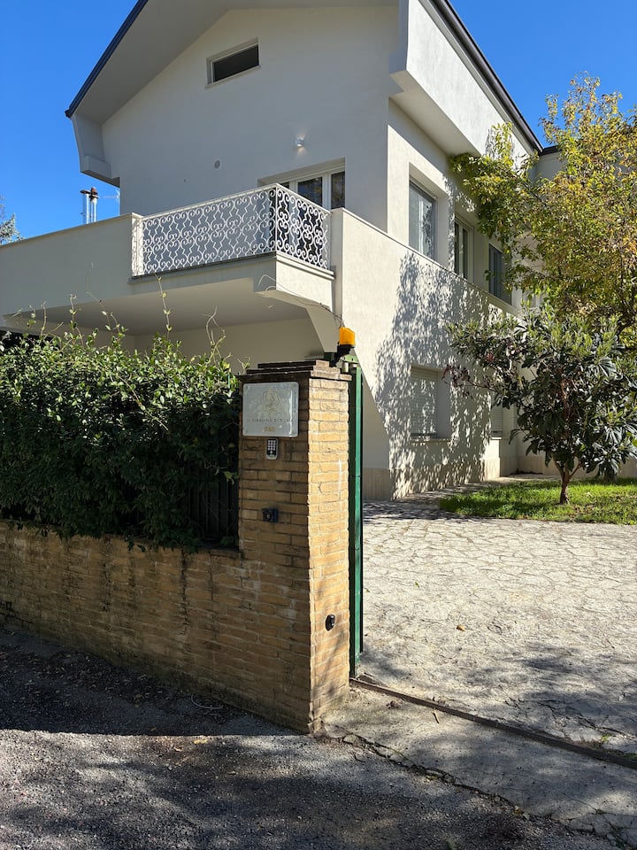 Stanze Di Pregio In Villa Con Giardino - Isernia