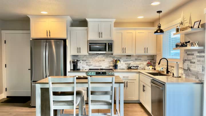 Modern Pet Friendly Coastal Home | Close To Beach - Seaview, WA