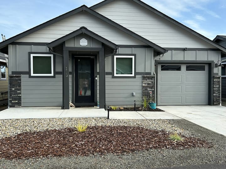 Breeze's Driftwood Inn - Long Beach, WA