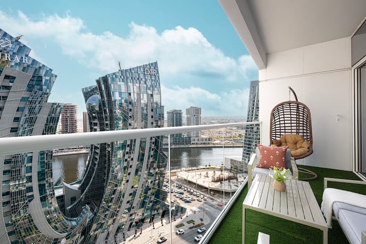 Walk To Dubai Mall & Burj Khalifa | Chic 1br +Pool - Dubaï