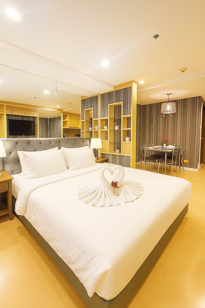Modern Suite Near Bts Nana · Netflix · Sky View - Bangkok