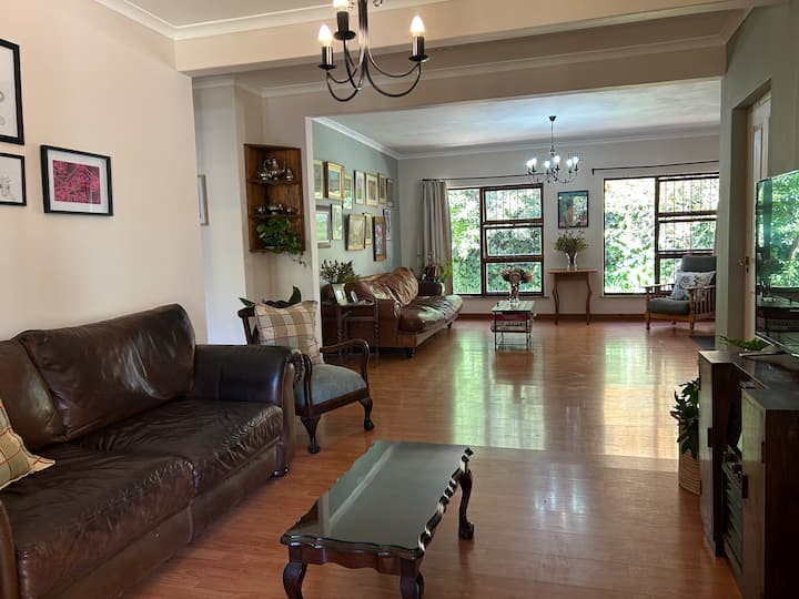 10 Sleeper Pet Friendly Comfortable Family Home - Somerset West