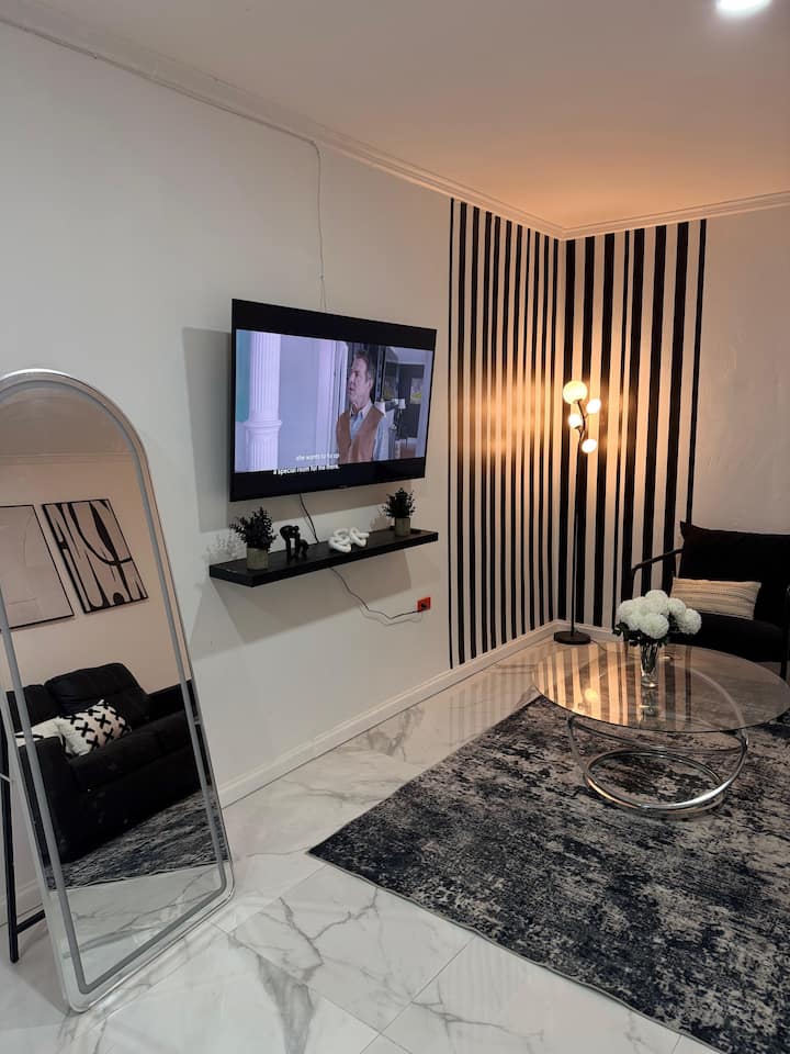 The Edge Haven | Stylish 2br Retreat W/pool - Kingston, Jamaica