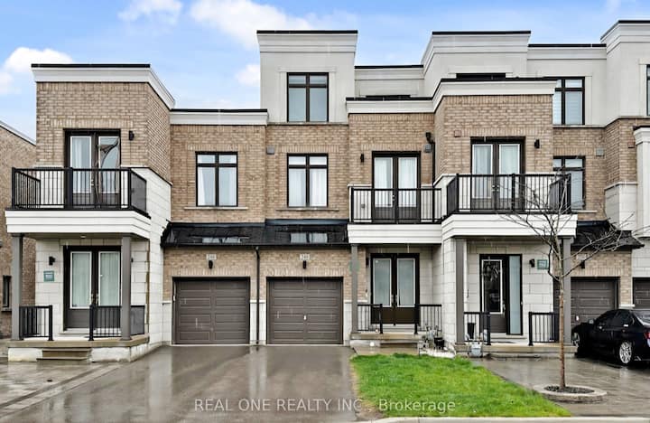 Executive Townhouse In Aurora - Aurora