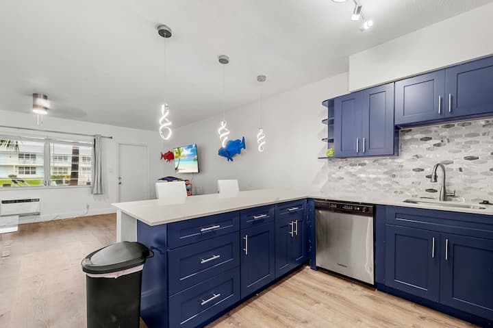 Fish Tails (116) - Fort Lauderdale, FL