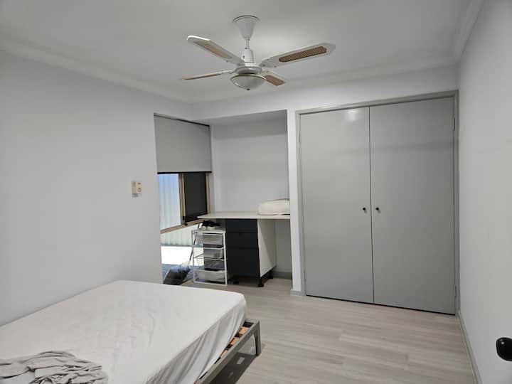 Secluded And Private Part Of The House With Space - Fremantle