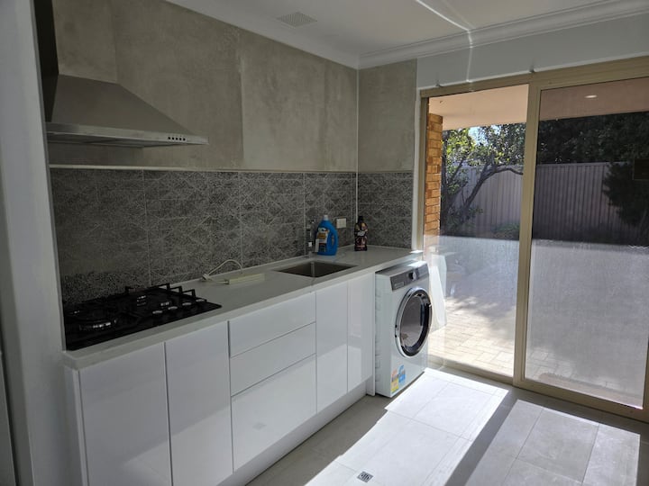 Secluded And Private Part Of The House With Space - Fremantle