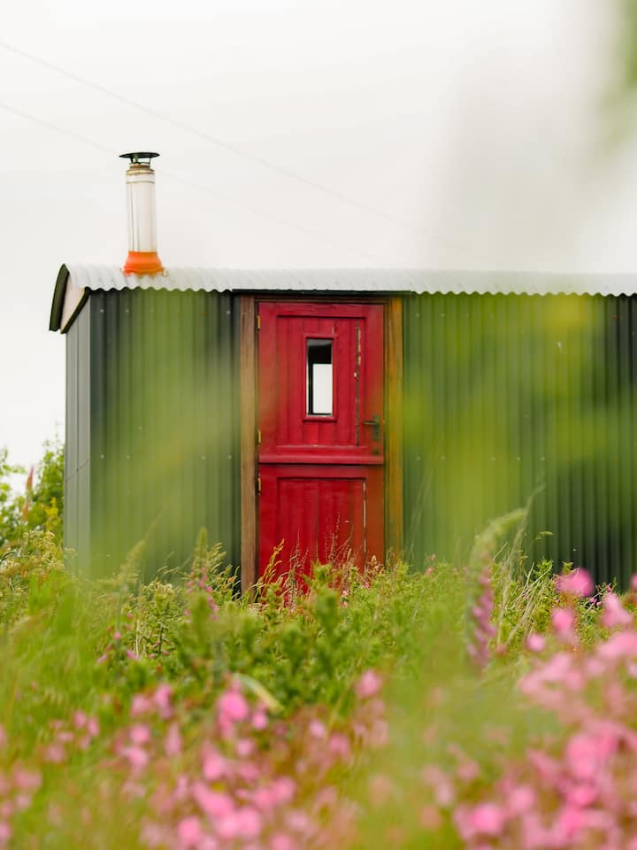 Cornish Shepherd's Hut On A Coastal Farm - Crackington Haven