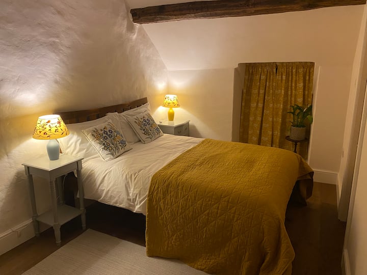 Two En-suite Guest Rooms In Peak District Village - Castleton