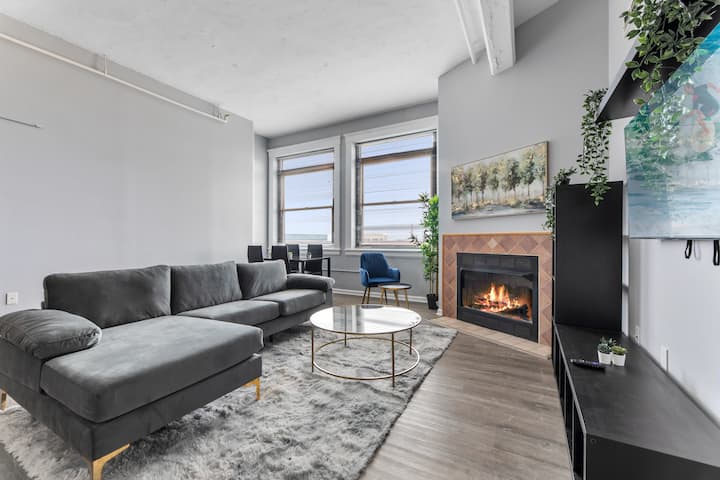 City Lights Loft | Walk To Concerts, Dining & Csu - Cleveland, OH