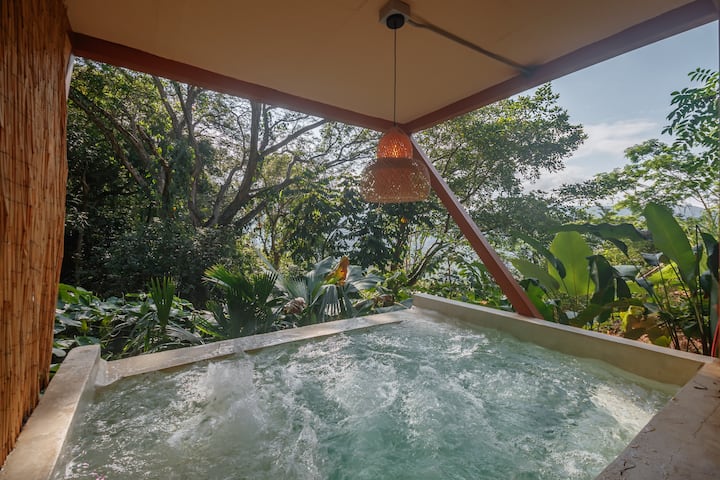 Glamping De Lujo: Jacuzzi, Malla Y Vista Al Bosque - Sopetrán