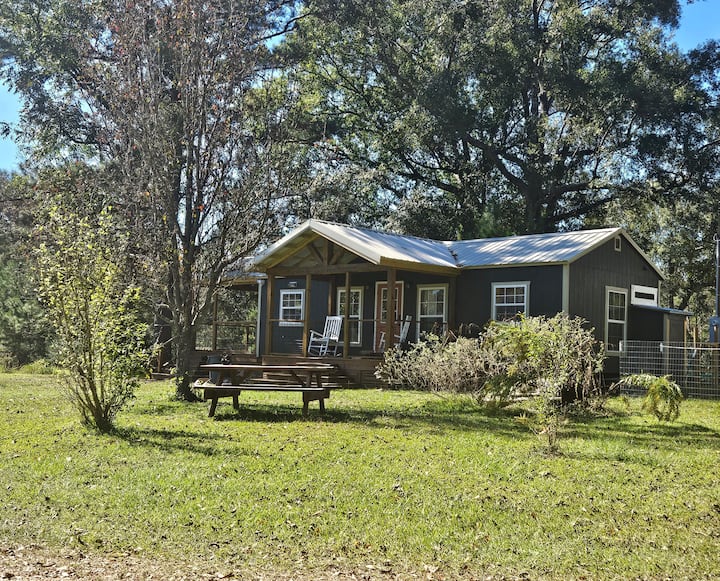 The Emerald Retreat: An Orchard Farm Stay - 邦德