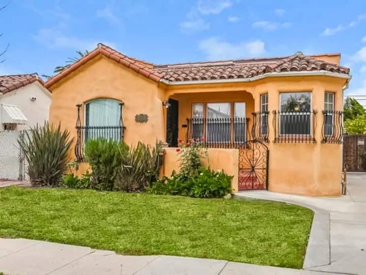 Spacious Spanish Gem W/ Yard & Double Workstations - Beverly Hills, CA