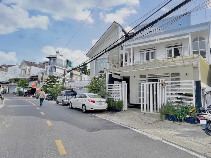 House Thi Sách Mới Tinh Giá Rẻ - 大叻市