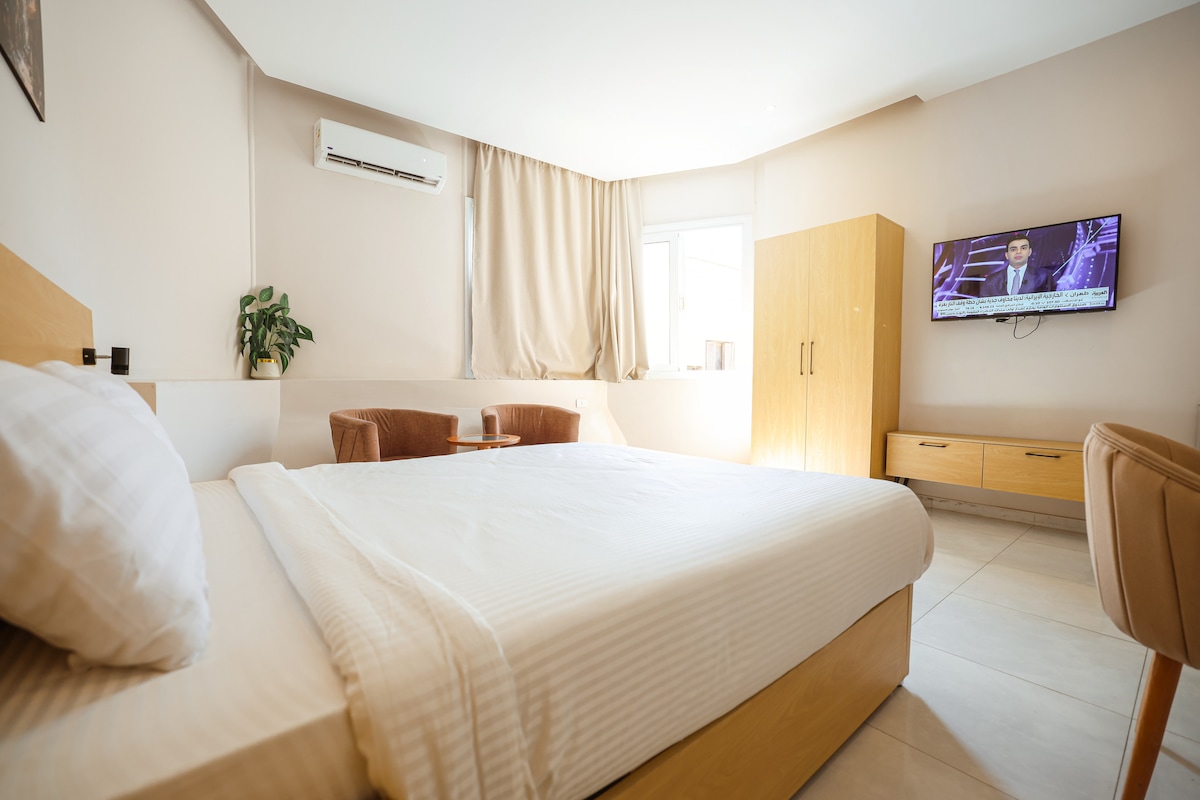 A classy residence in the heart of the city - Hotels for Rent in El ...