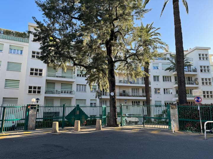 Calme Absolu 
La Mer 7 Min à Pied 
Parking Tramway - Nice