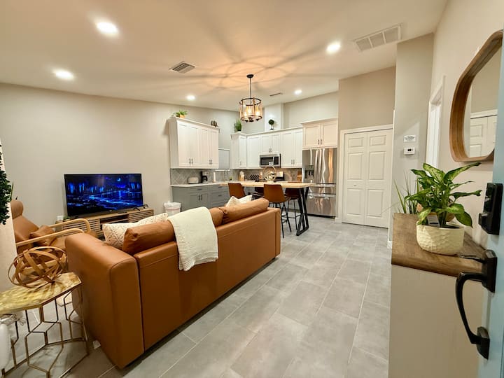The Bamboo Retreat – A Modern Oasis - Roman Lake, Tampa
