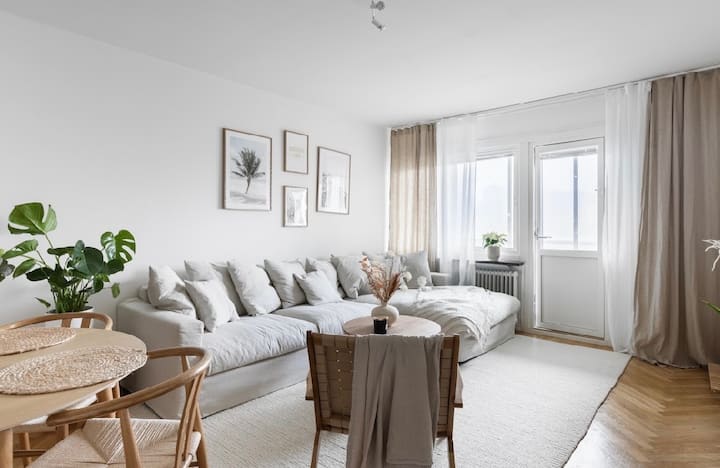 Ljus Och Rymlig 2,5a Med Inglasad Balkong - Jönköping