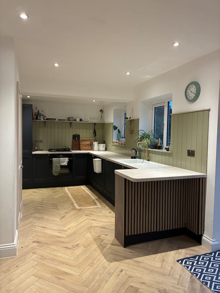 New Warm & Peaceful Hexham Home With Garden - Corbridge