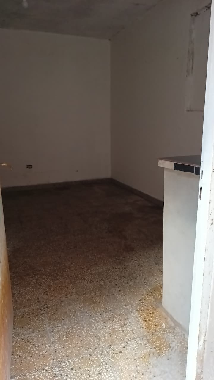 Monoambiente Para Dos Personas Y Patio Compartido - Bella Vista