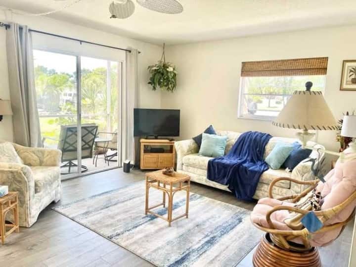 2-bed/2-bathroom Cozy Condo. Minutes To The Beach. - Venice, FL