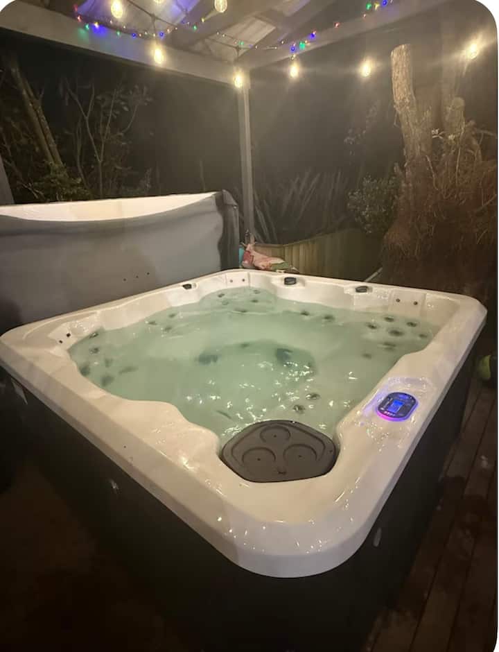 Whangapoua Retreat Main House, Guesthouse With Spa - Coromandel