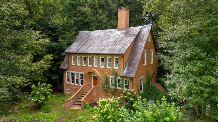 Charming Storybook Retreat - Georgia