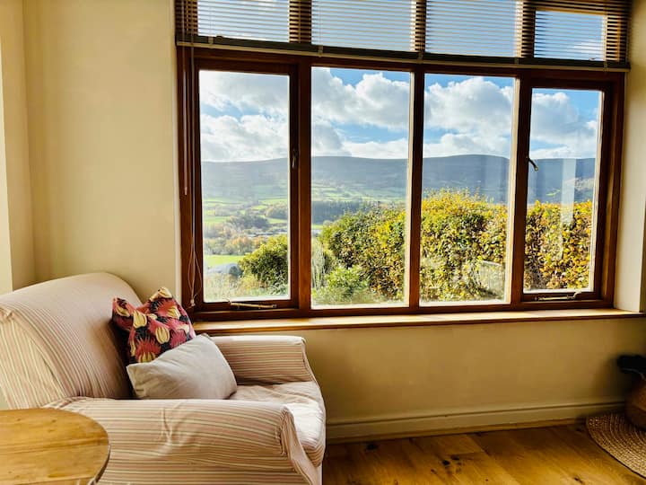 The Crow's Nest- Crickhowell Annexe With Views - 克里克豪厄爾