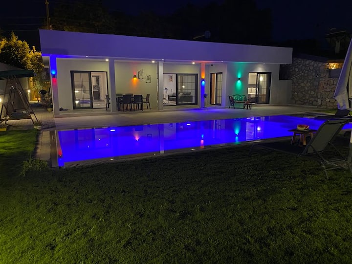 Kayaköy’de Jakuzili, Lüks Villada Konforu Yaşayın. - Fethiye