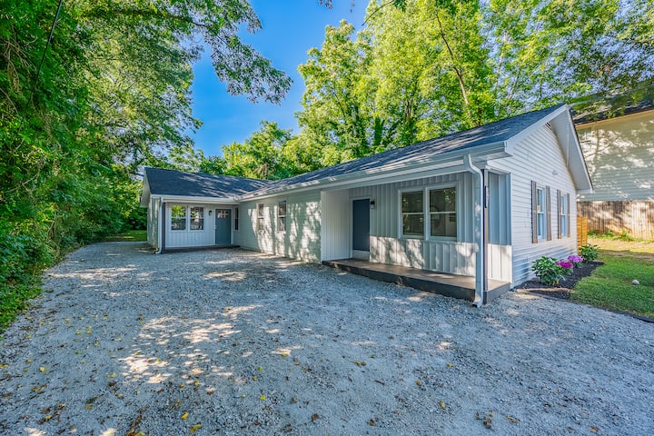 Cozy Downtown Greenville Stay - Greenville, SC