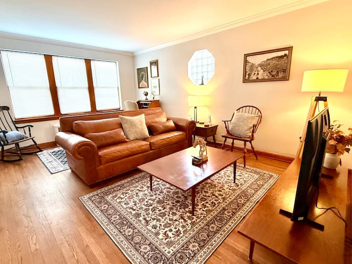 Cozy 2br |Near Downtown Chicago Sleeps 6 +Parking - Brookfield, IL