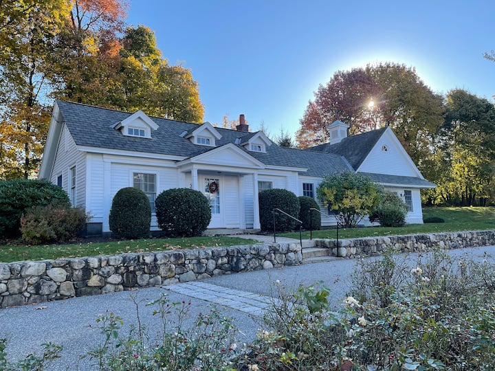 Charming Guest House Next To Phillips Academy - Andover, MA