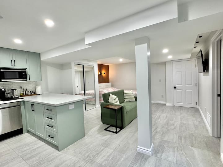 Studio By The Woods - Ajax