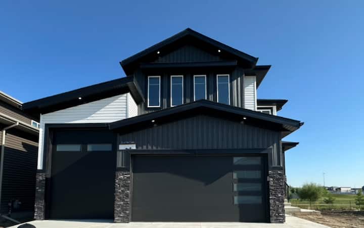 Beautiful Brand New 2 Bedroom Legal Suite. - Fort Saskatchewan