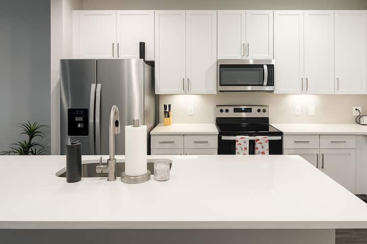 Luxury Comfortable Listing - Duluth, GA