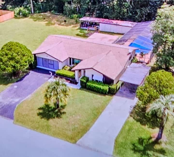 Rainbow Springs Florida Home, 2b/2b, Sunroom-pool - Rainbow Springs, FL