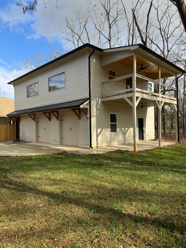 Charming Guest House Suite Near Downtown & Campus - Covington, GA