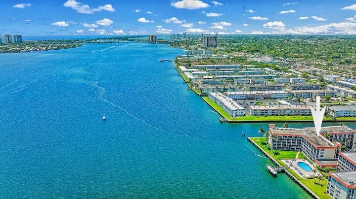 Contemporary Waterfront Condo - West Palm Beach, FL
