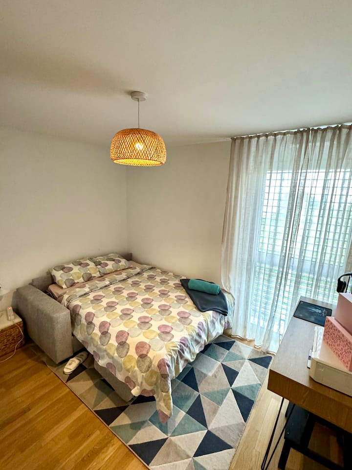 Petite Chambre Cosy Pour Séjour Agréable - Martigny