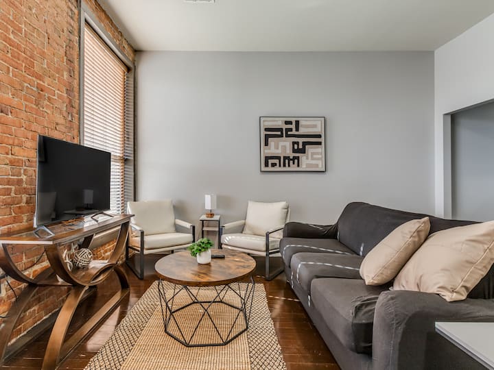 Historic Loft W/ Modern Vibes | Central Downtown - Bartlesville, OK