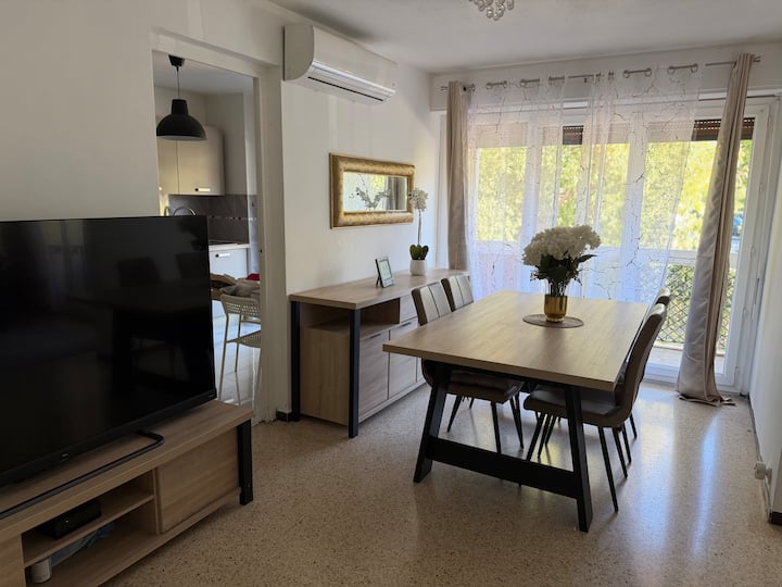 Entre Mer, Colline Et Stade - Marsella, Francia