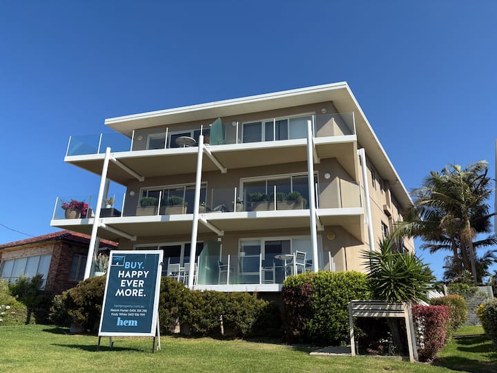 Coastal Escape - Scenic Stroll To Town Beach - Port Macquarie