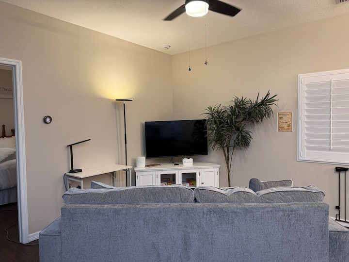 Cacheloft: Upstairs 1br Loft W/ Kitchen + W/d - Clearwater, FL