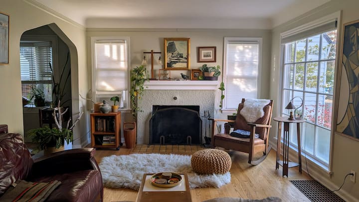 Cozy Artist's Bungalow Steps From Nw 23rd - Portland, OR