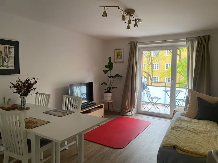 Spacious, Modern Apartment With Balcony - München