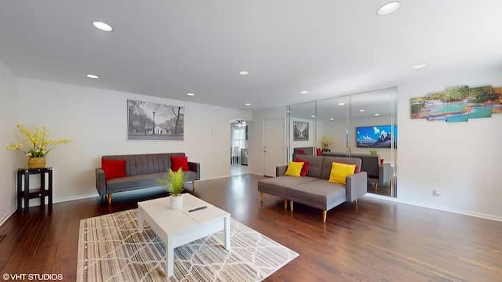 Elmhurst Oasis: Extended O'hare Stay - Elmhurst, IL