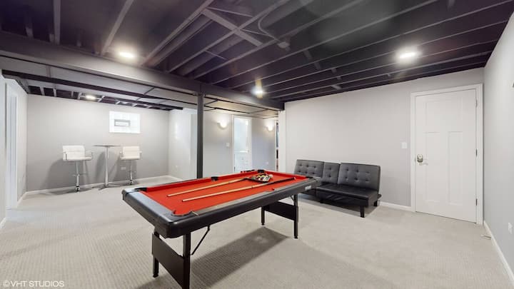 Elmhurst Oasis: Extended O'hare Stay - Elmhurst, IL