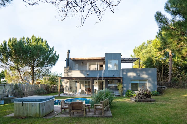 Alojamiento En Costa Esmeralda - Barrio Golf - Pinamar