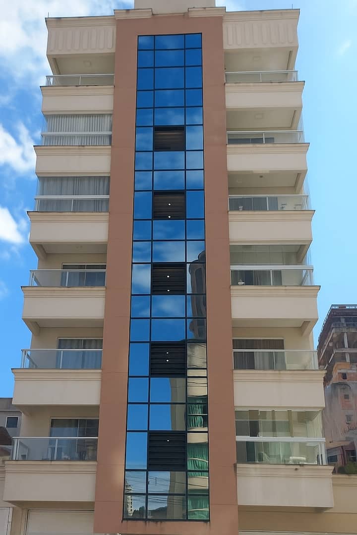 Amplo Apartamento A 480 Metros Da Praia. - Pôrto Belo