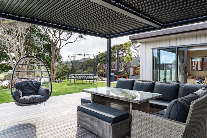 Julz - Haven On The Harbour - Raglan